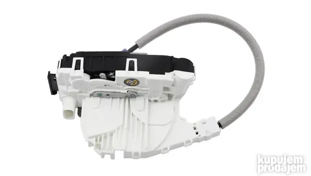 MERCEDES E Klasa W212 Brava vrata prednjih 09-13 - KupujemProdajem