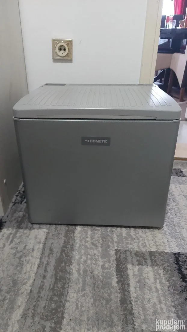 Auto kamp frizider na plin 12 i 220 v DOMETIC - KupujemProdajem