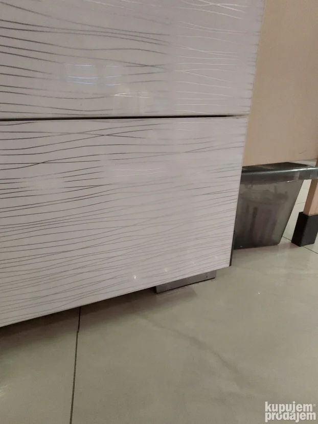 Tv komoda s 2 viseca elementa - KupujemProdajem