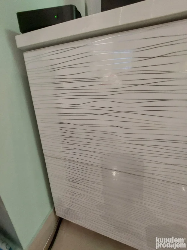 Tv komoda s 2 viseca elementa - KupujemProdajem