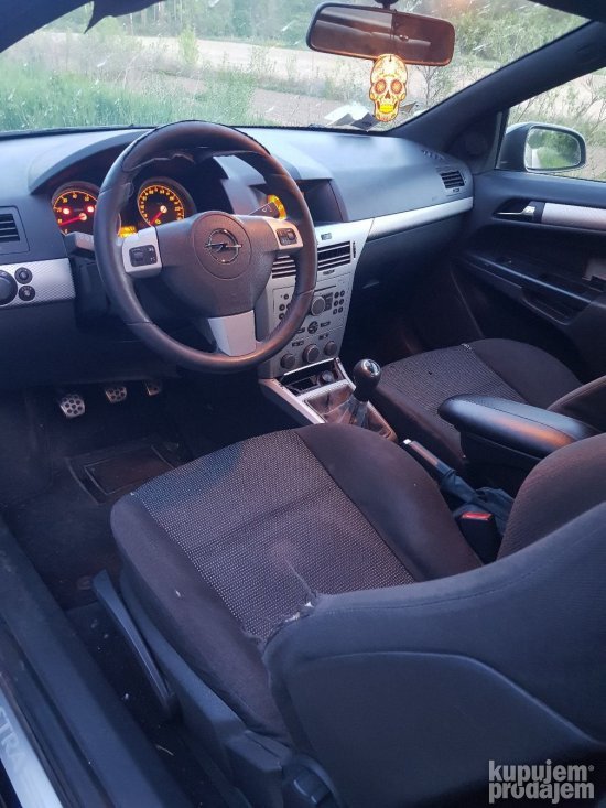 Instrument tabla opel astra h - KupujemProdajem