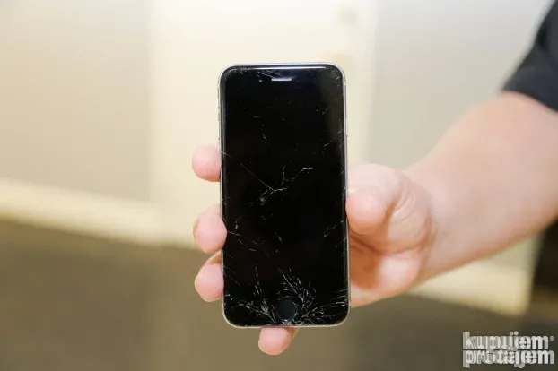 Otkup OSTECENIH iPhone SE 2020 telefona 064 500 27 09 - KupujemProdajem