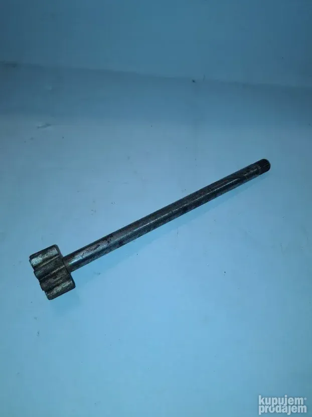 Tristać osovina uljne pumpe sa zupčanikom Fiat 1300/Pezejac ...