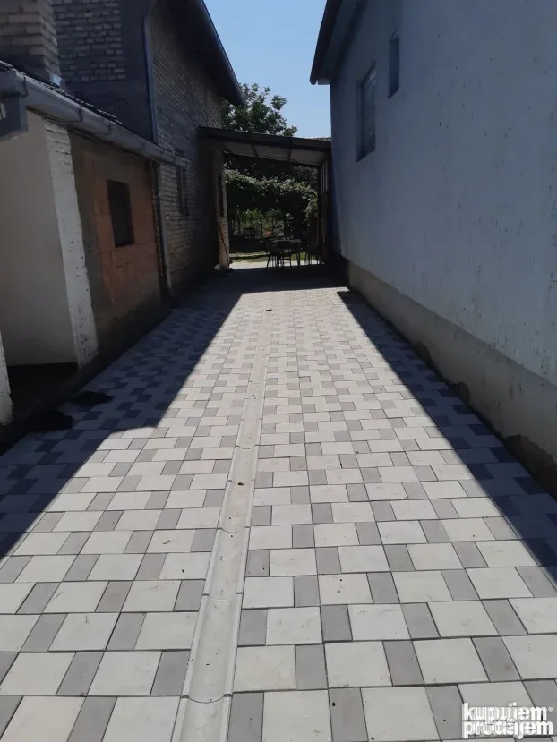 Behaton, ivicnjaci, kanalice, kape, cesme, zardinjere - KupujemProdajem