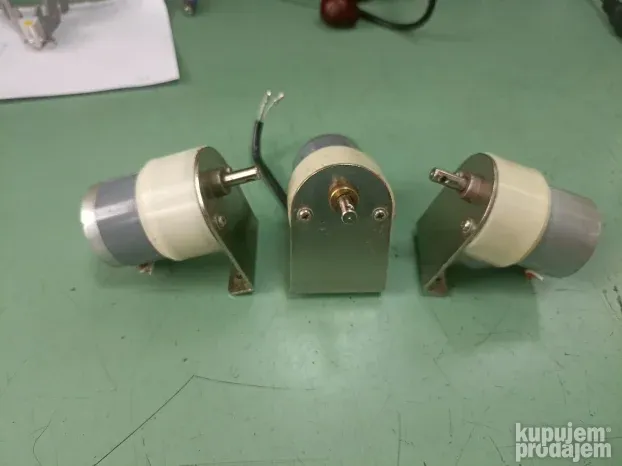 DC motor 6V reduktor - KupujemProdajem