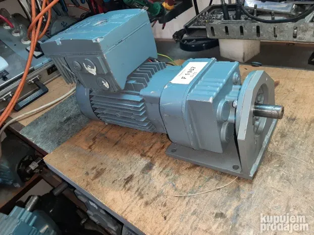 Reduktor sa frekventnim reg. 0,55 kw od 20 do 200 o/min - KupujemProdajem