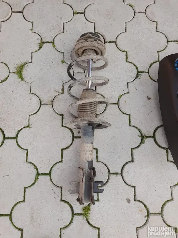 Prednji amortizer sa oprugom Zastava 10 1.2 8v - KupujemProdajem