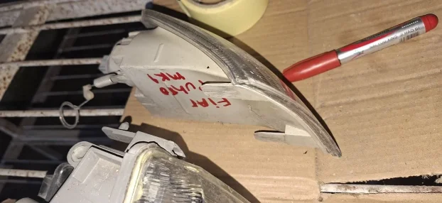 Fiat Punto MK1 Farovi Levi i Desni Original sa zmigavac - KupujemProdajem