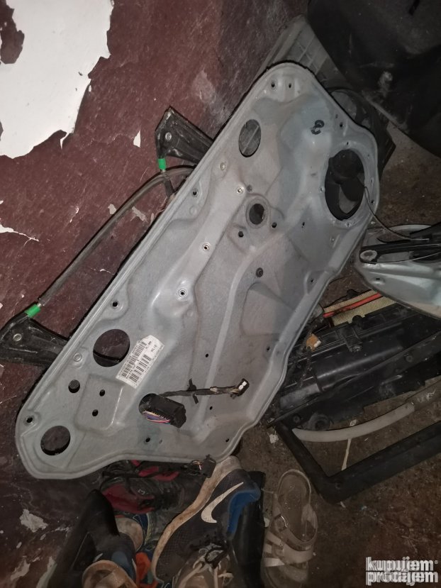 Podizaci stakla elektricni Golf 4 - KupujemProdajem
