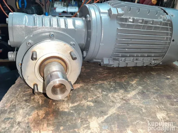 Reduktori 1,1 kw 165 o/min - KupujemProdajem