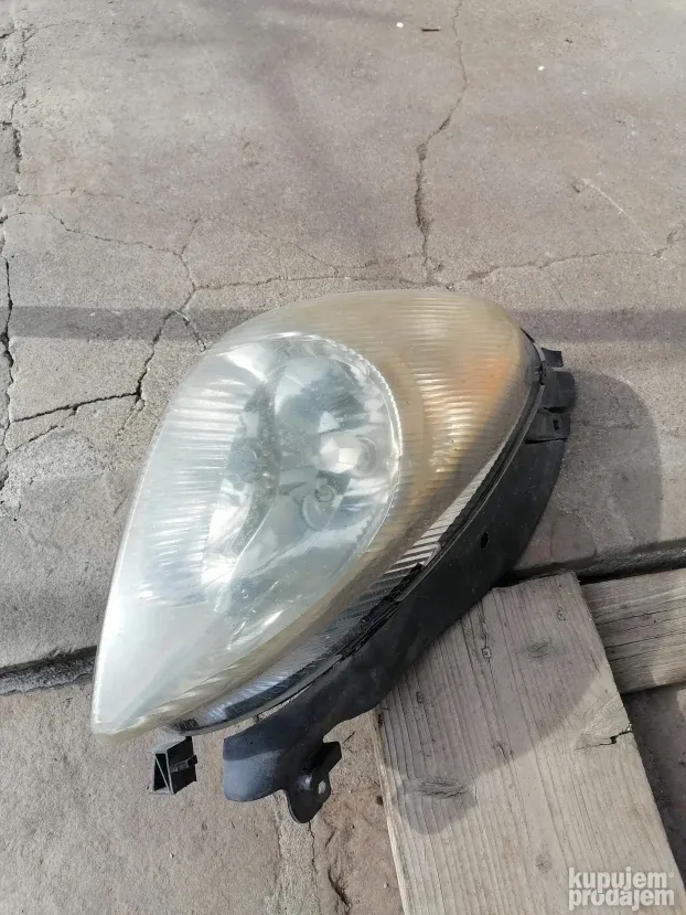 Desni far citroen xsara picaso - KupujemProdajem