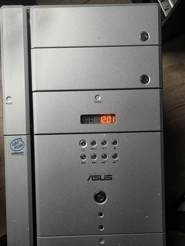 Asus retro mini PC sa led matrix displejom. - KupujemProdajem