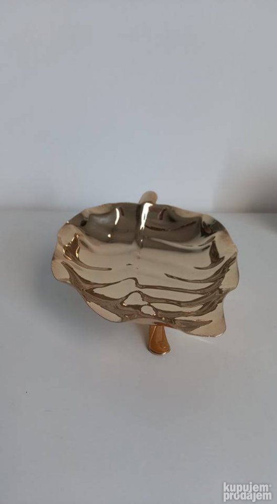 stara ukrasna pepeljara, oblik lista, pozlata - KupujemProdajem