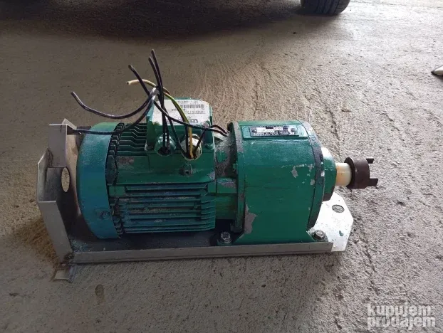 Elektromotor sa reduktorom trofazni 1,2 kw 1440 obrtaja - KupujemProdajem