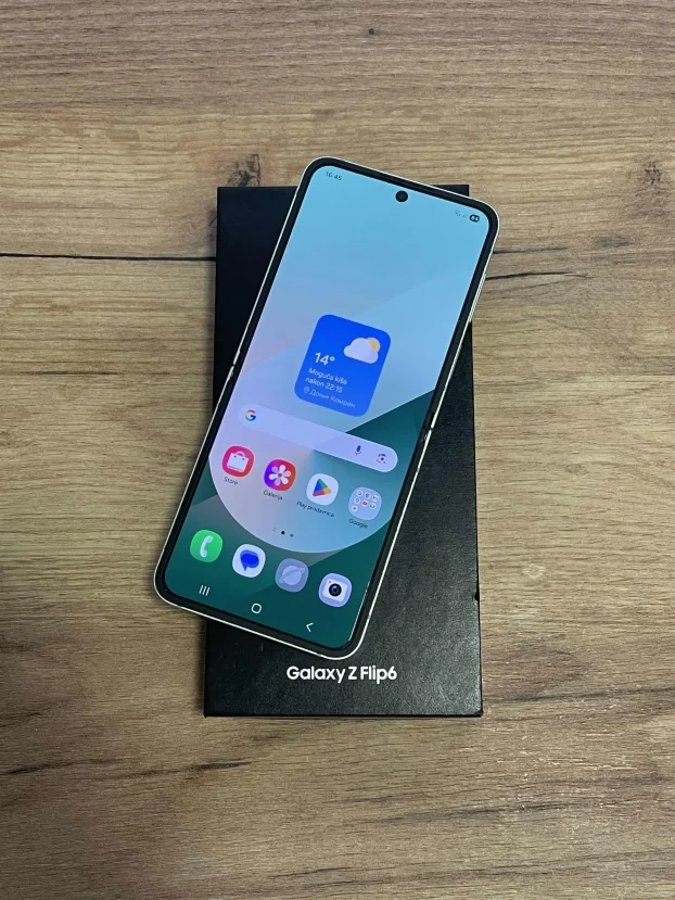 Samsung ZFlip 6 256 kao NOV - Z Flip 6 - ZFlip6 - Z Flip6 - KupujemProdajem