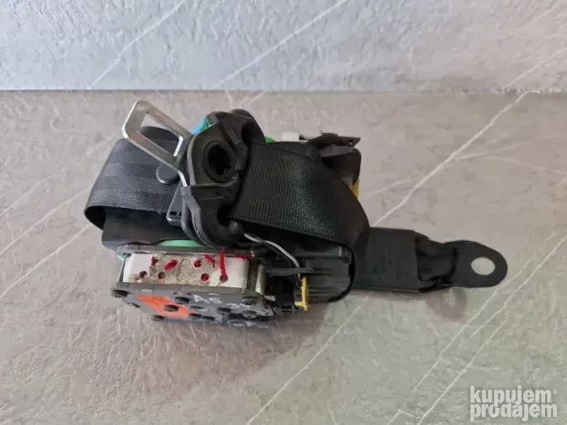 Audi A5 prednji levi pojas 8T0857705 - KupujemProdajem