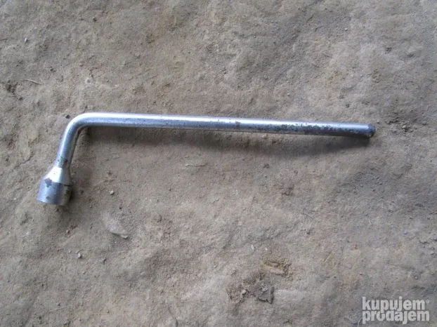 Mercedes Kljuc za tocak 17 - KupujemProdajem