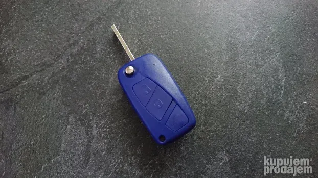 NOVO Fiat kljuc skakavac 2 tastera sa poklopcem PLAVI - KupujemProdajem