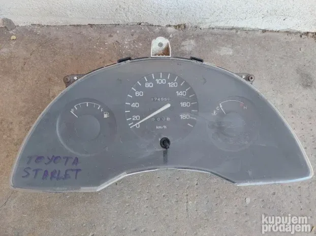 Instrument tabla Toyota Starlet kilometar km sat - KupujemProdajem