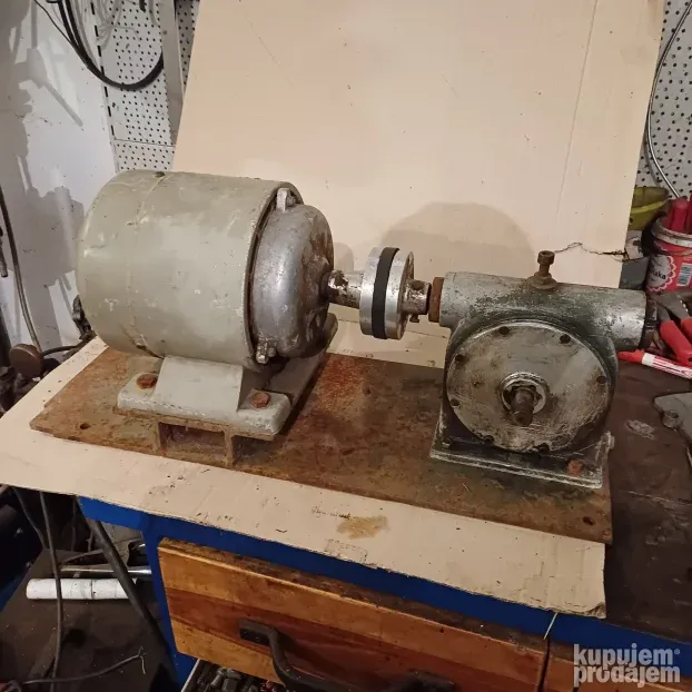 Trofazni motor sa reduktorom 4 - KupujemProdajem