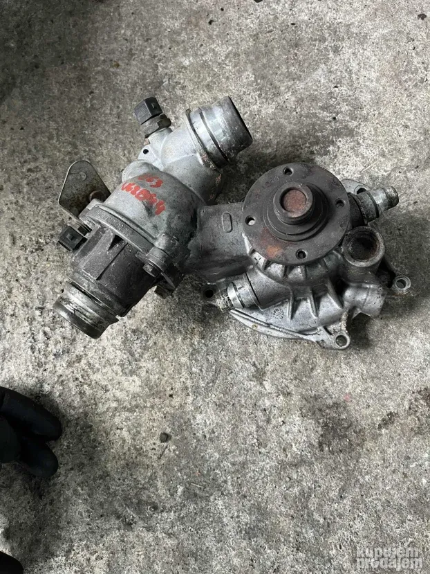 BMW E60 E61 E63 E64 vodena pumpa n62b44 - KupujemProdajem