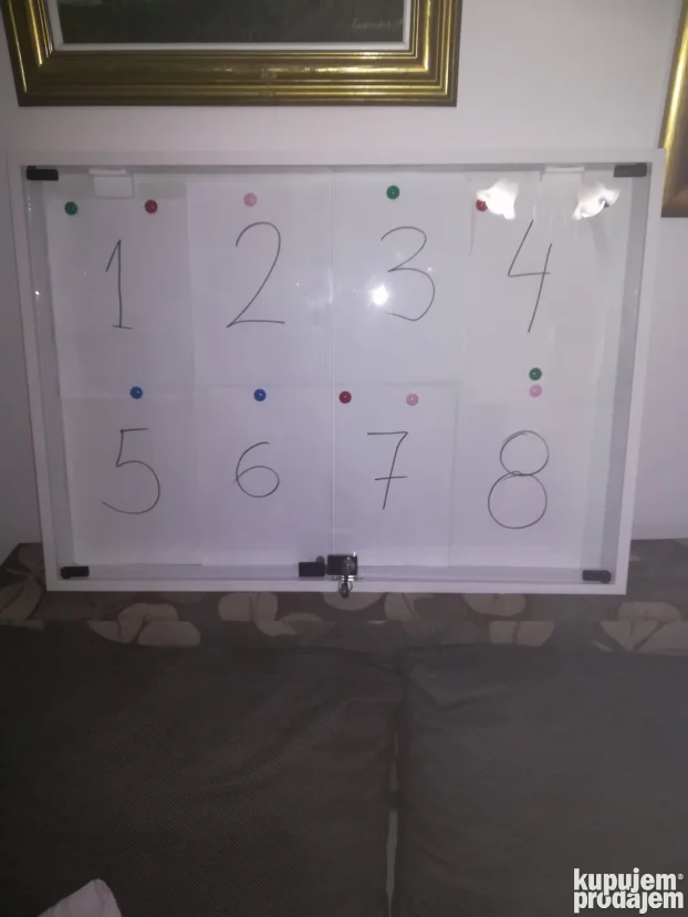 oglasna tabla sa ključem za zgrade - KupujemProdajem