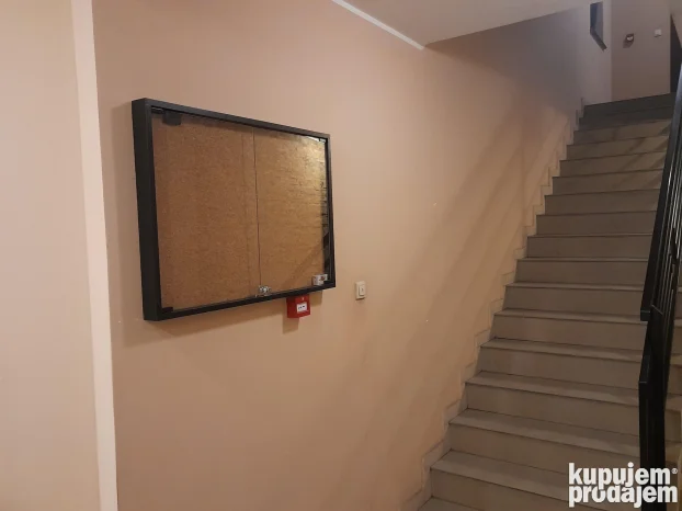 oglasna tabla sa ključem za zgrade - KupujemProdajem