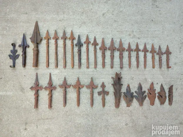 Stari kovani ukrasi vrhovi špicevi šiljci za gvozdenu ogradu ...