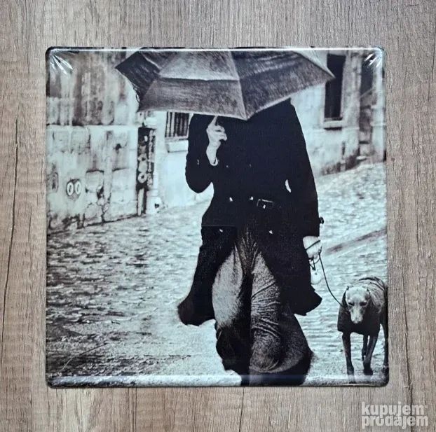 Metalna tabla žena u šetnji sa psom 30x30cm - KupujemProdajem