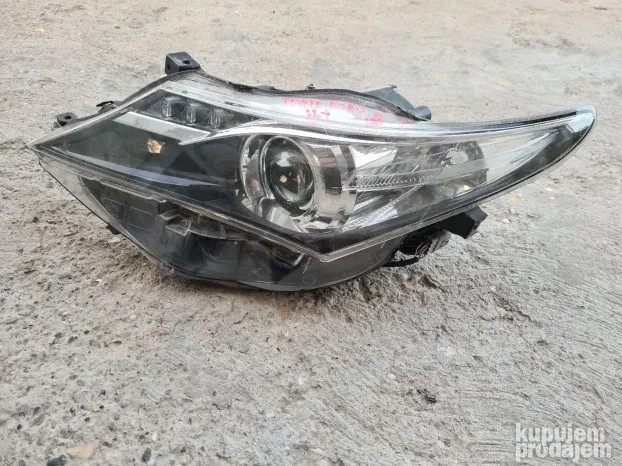 Toyota auris levi far od 2012-2015 - KupujemProdajem