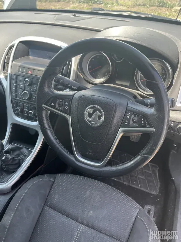 instrument tabla opel astra J 09-15 - KupujemProdajem