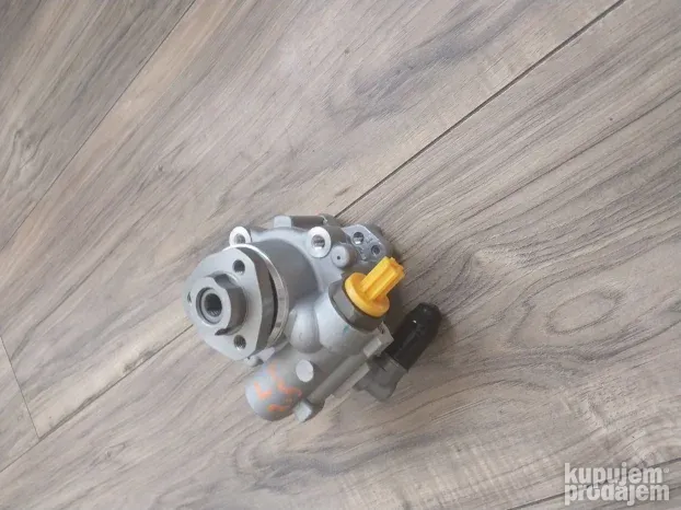 Servo pumpe za T5 1.9 i Lt 30 32 35 46 - KupujemProdajem