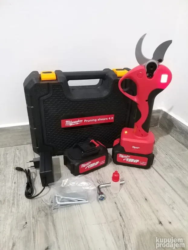 Aku makaze Milvoki za orezivanje voca - KupujemProdajem