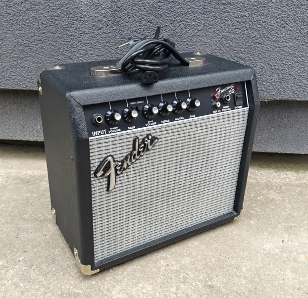 Fender Frontman 15G pojačalo za električnu gitaru - KupujemProdajem