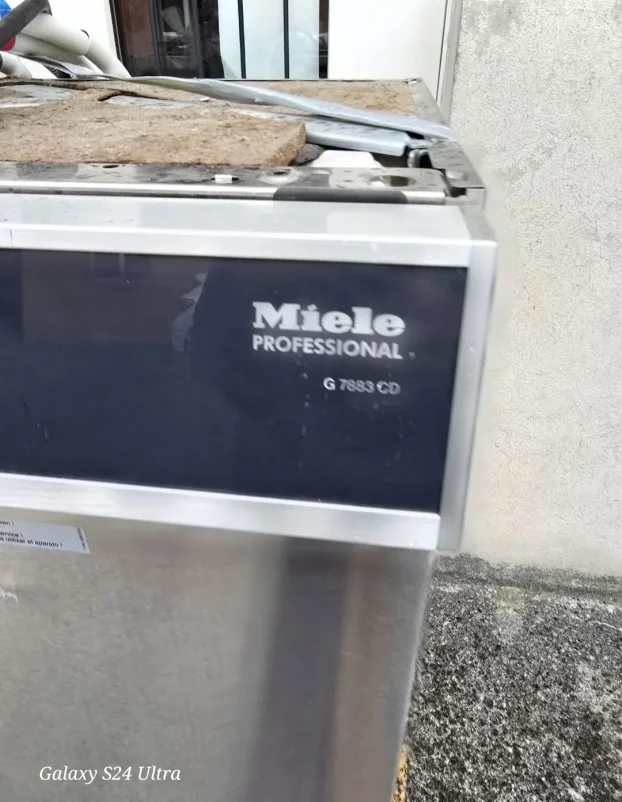 Profesionalna mašina za pranje,laboratorijska Miele mašina ...