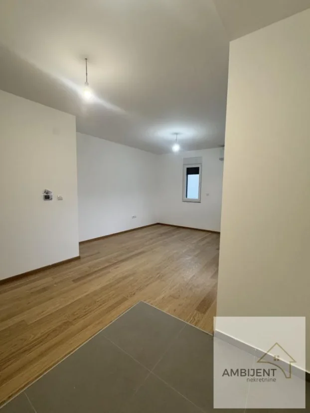 Jednoiposoban stan na prodaju - Surčin, Beograd - KupujemProdajem