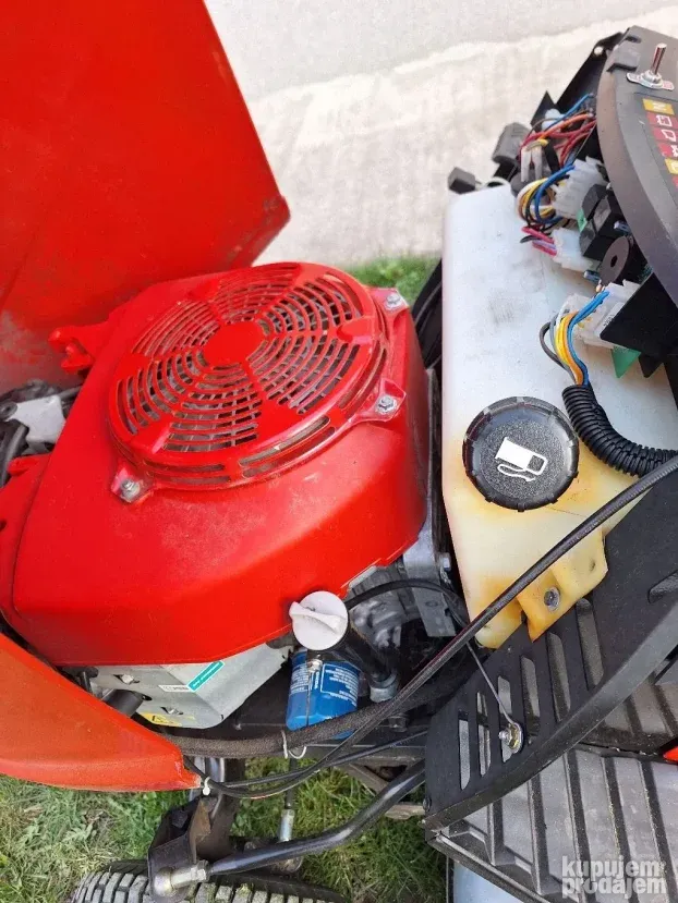 Traktor kosilica Honda Hf 2220 20 Ps twin 2 klipa Sila - KupujemProdajem