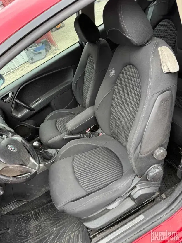 Naslon za ruku Alfa MiTo - KupujemProdajem