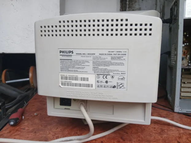Philips CRT monitor 14" VGA Retro PC Windows 95/98/XP - KupujemProdajem