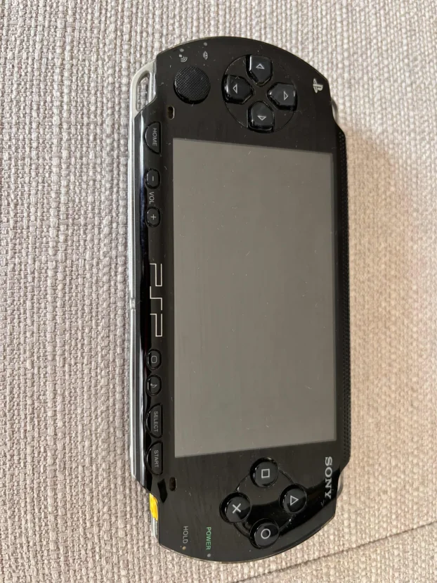 PSP, igrice, kutija, punjac, punjac za auto, futrola - KupujemProdajem