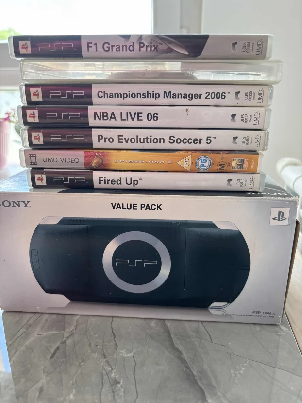 PSP, igrice, kutija, punjac, punjac za auto, futrola - KupujemProdajem
