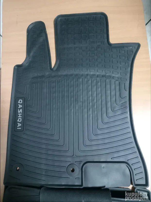 Patosnice Nissan Qashqai sa znakom Gumene patosnice Qashqai ...