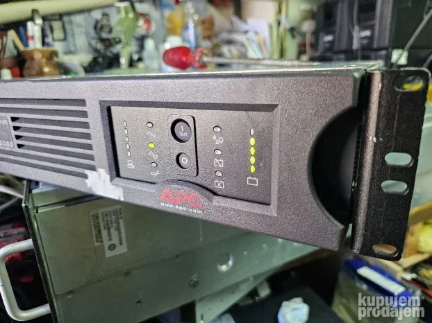 APC Smart UPS 3000 sa novim baterijama - KupujemProdajem