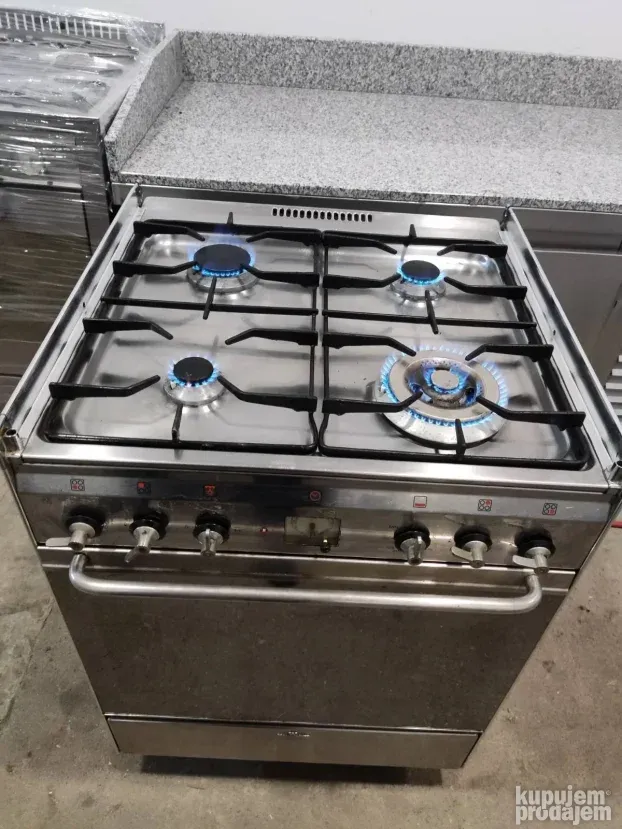 Polu profesionalni sporet na plin sa rernom na plin SMEG - KupujemProdajem