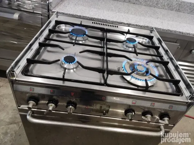 Polu profesionalni sporet na plin sa rernom na plin SMEG - KupujemProdajem