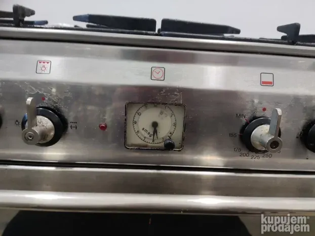 Polu profesionalni sporet na plin sa rernom na plin SMEG - KupujemProdajem