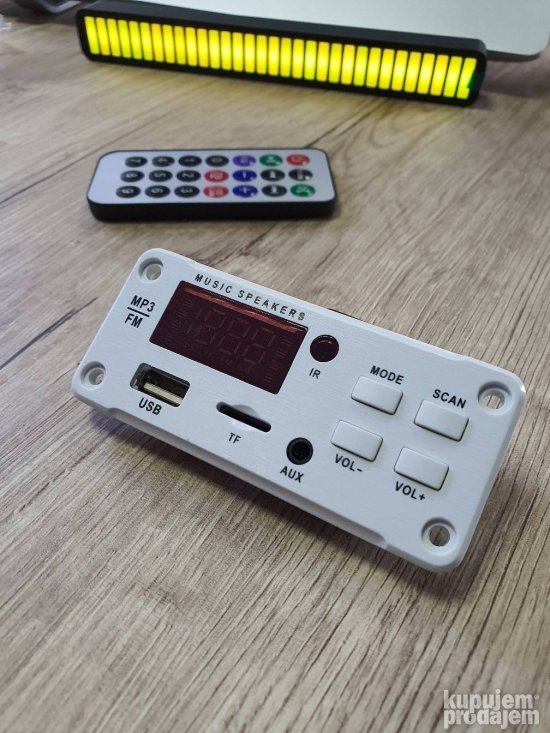 Beli ugradni radio sa pojacalom 2x25w - KupujemProdajem