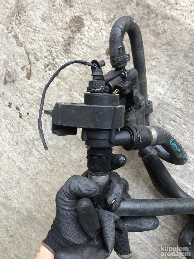 BMW E60 E61 električna pumpa za vodu klime pomoćna creva - KupujemProdajem