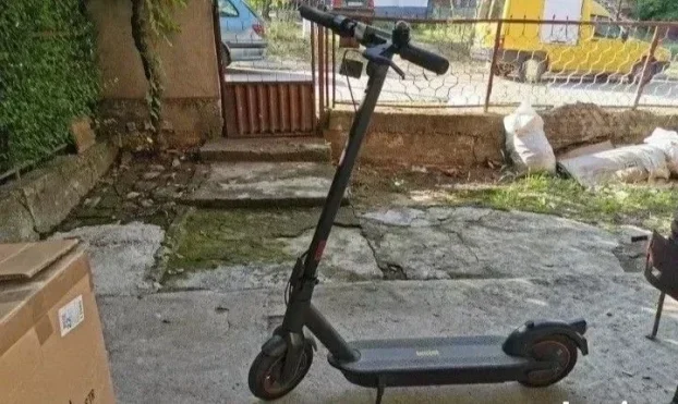 Električni trotinet Segway Ninebot G30 MAX - KupujemProdajem