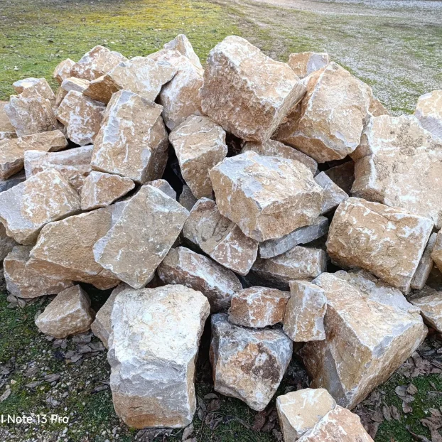 Pločasti prirodni kamen za gazišta, staze, potporne zidove ...
